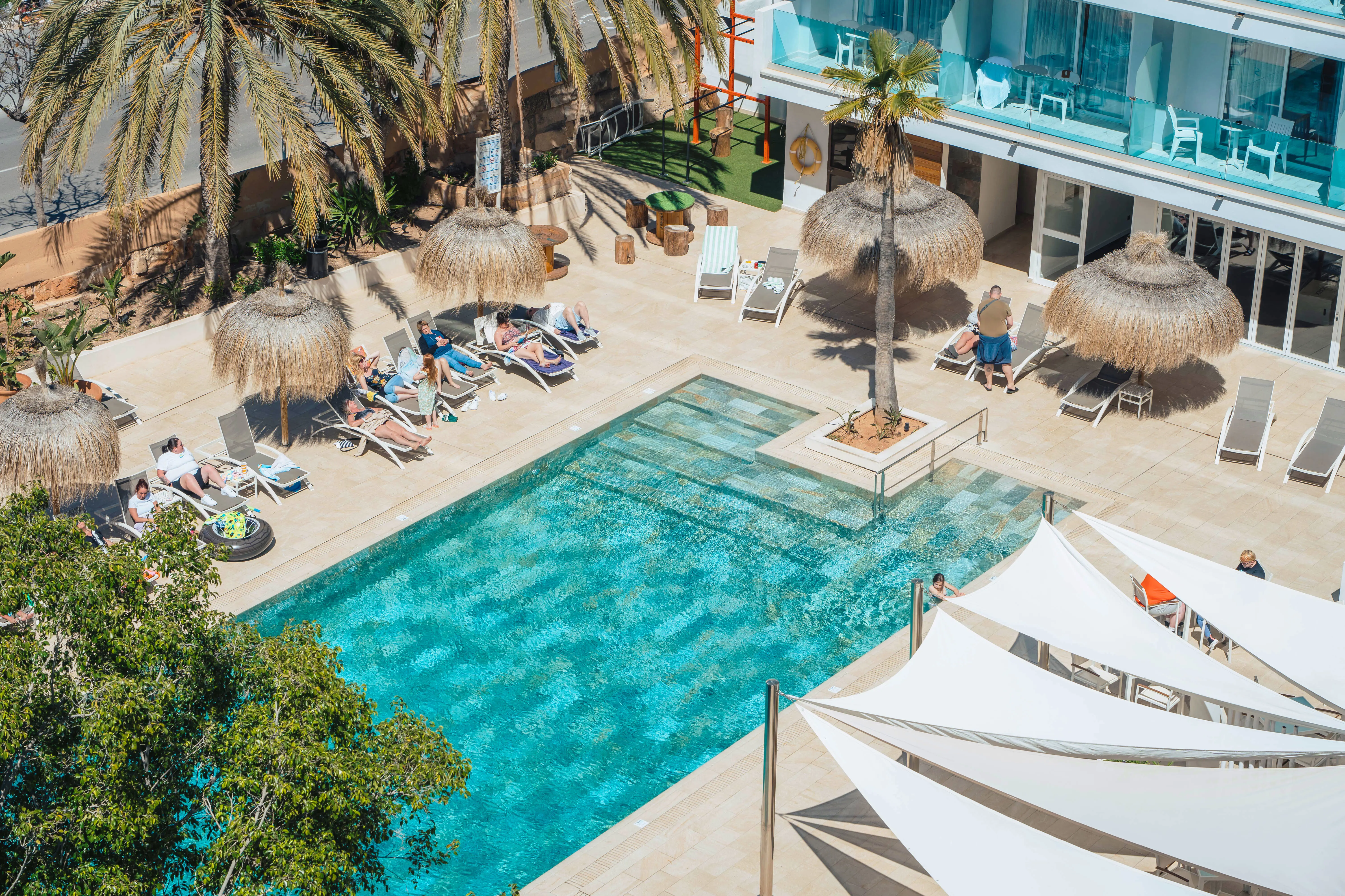 Bahia del Sol m/halvpension - Santa Ponsa, Spanien - Book her